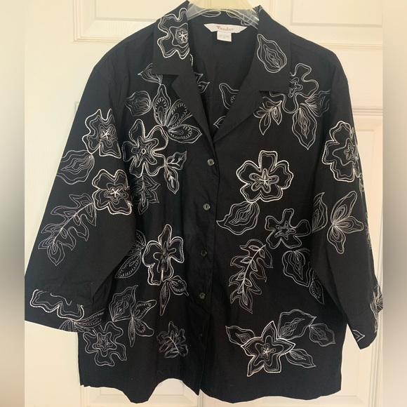 TanJay | Tops | Tanjay Womens Black Top W White Floral Print Sz M ...